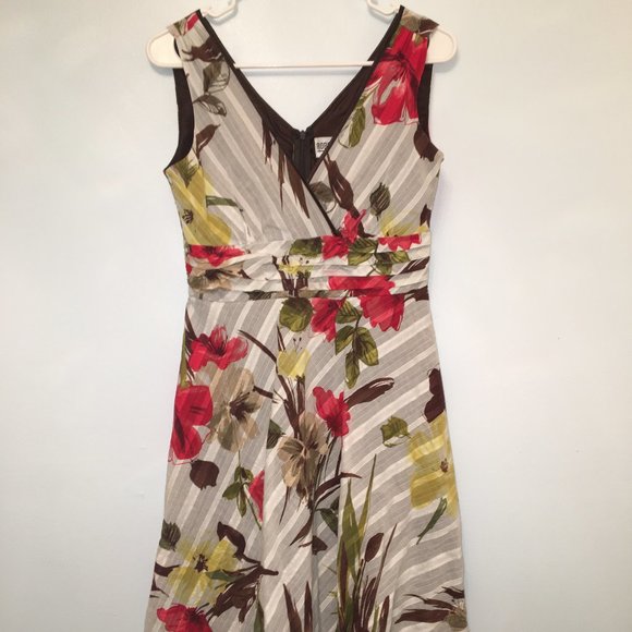 Robbie Bee | Dresses | Robbie Bee 6p Floral V Neck Zippered Dress ...